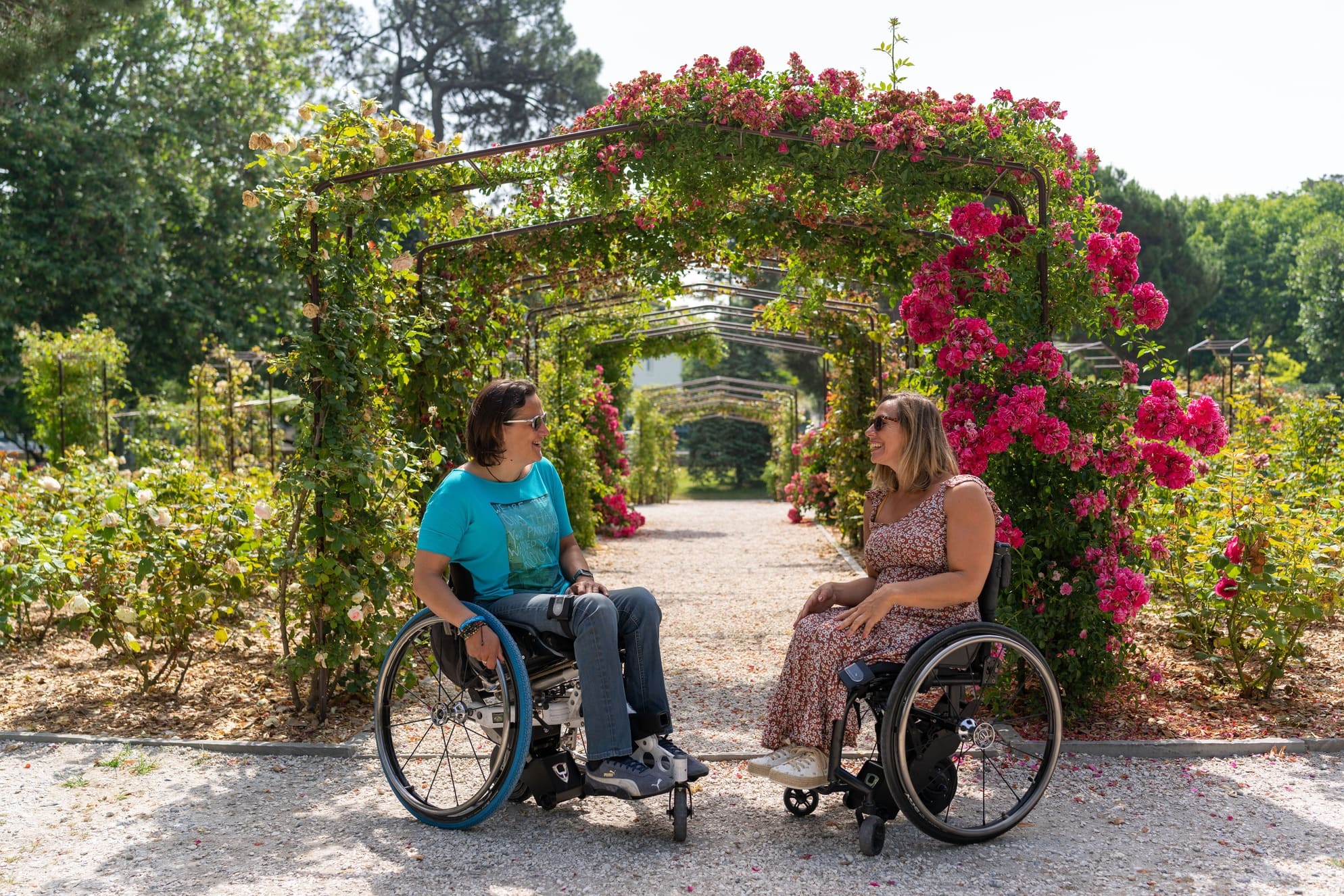 Yomper power pack for manual wheelchair with fixed or foldable frames