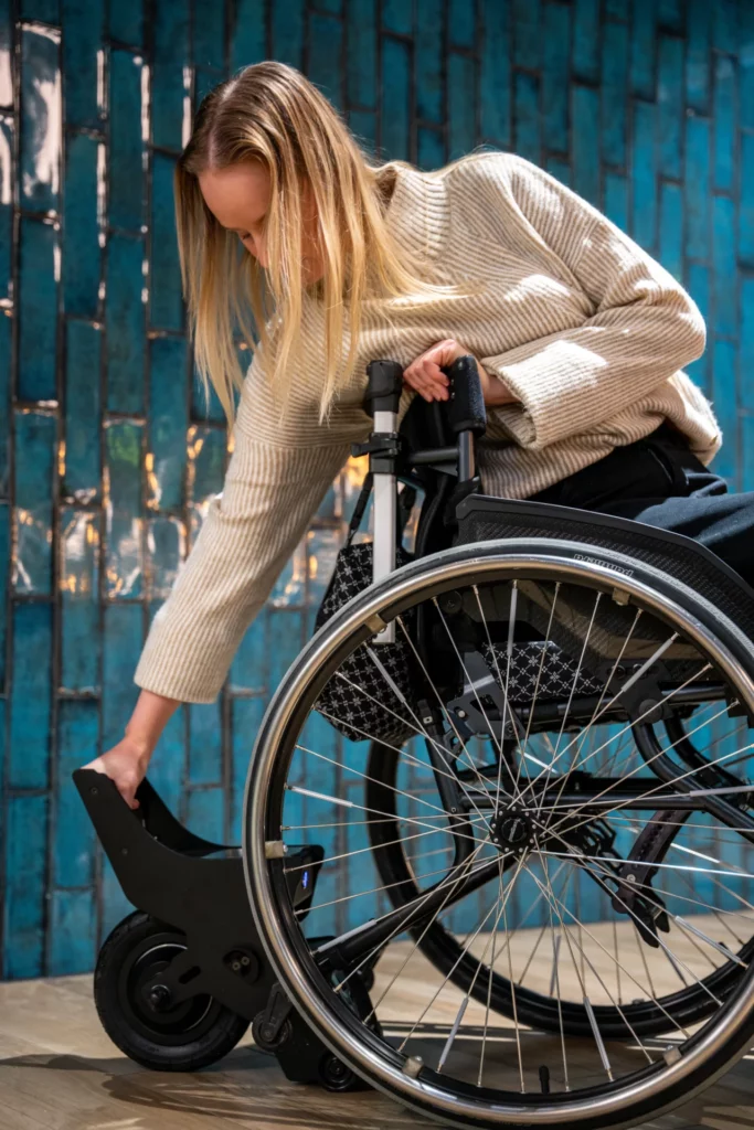 Yomper power pack for manual wheelchair with fixed or foldable frames